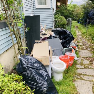 OREGON CITY GARBAGE - Updated December 2025 - 20 Photos - 820 7th St ...