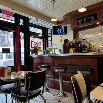 REVELIE LUNCHEONETTE - Updated 05/2025 - 75 Photos & 45 Reviews - 179 ...