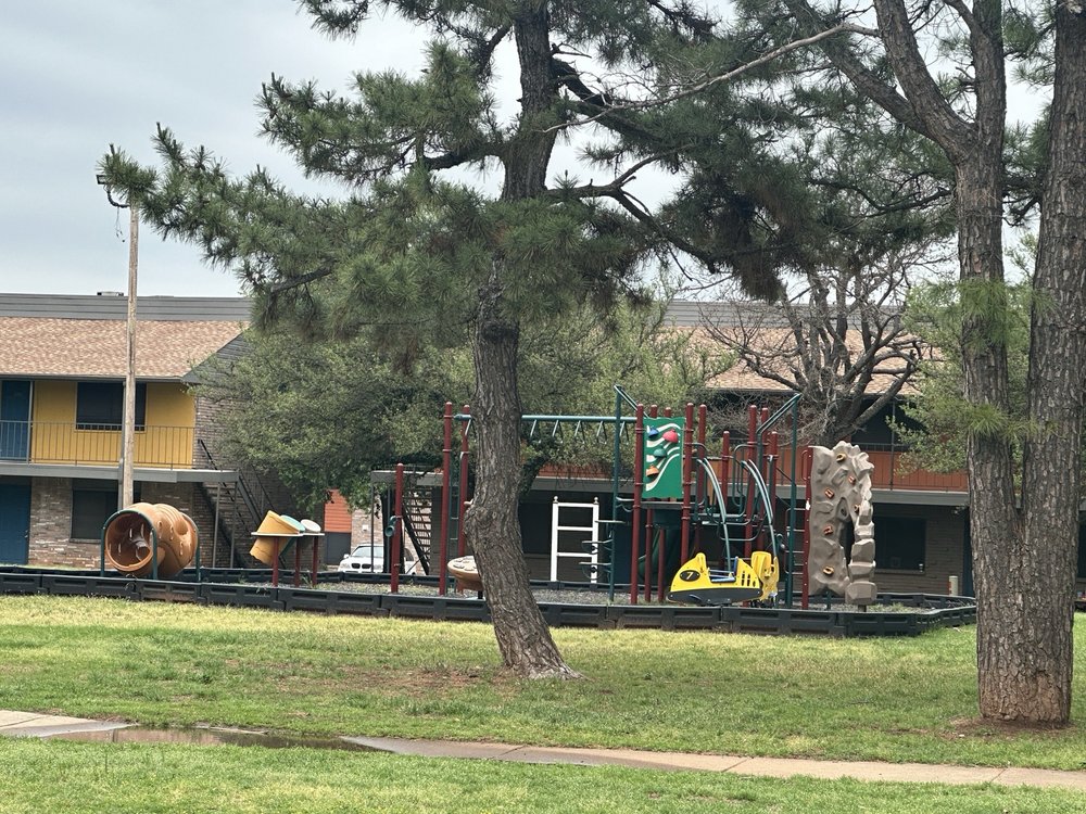 THE RIDGE APARTMENTS - Updated August 2025 - 3834 N Oak Grove Dr ...