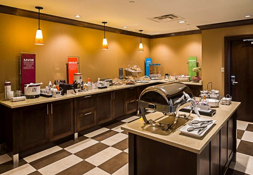 HAMPTON INN BY HILTON OTTAWA AIRPORT - 30 Photos - 2869 Gibford Drive ...