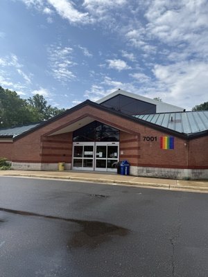 GEORGE MASON REGIONAL LIBRARY - Updated December 2025 - 20 Photos & 21 ...