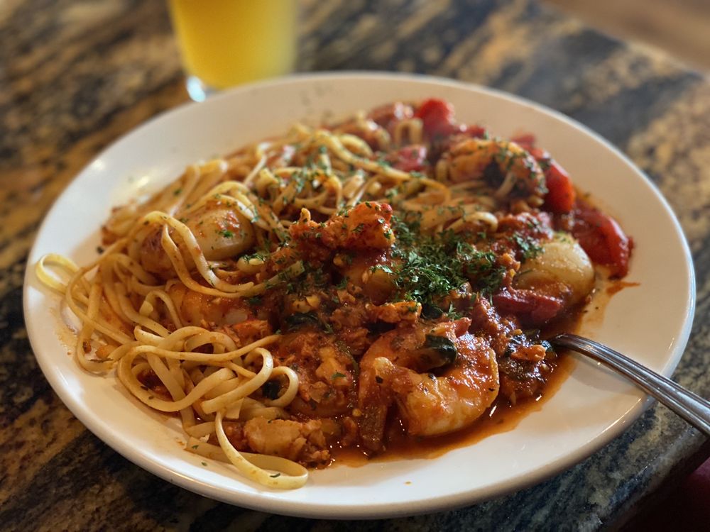 RAILSIDE TAVERN - 102 Photos & 84 Reviews - 460 Hartford Pike, Dayville ...