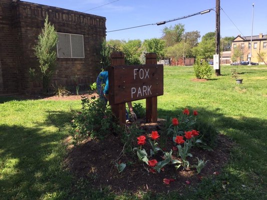 FOX PARK - Updated July 2025 - 16 Photos - 2751-2775 Victor St, Saint ...