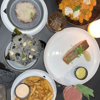 AERA - Updated May 2024 - 76 Photos & 18 Reviews - 8 Spadina Avenue ...