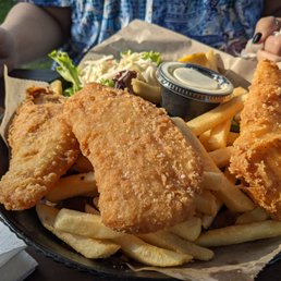 TOWNE TAVERN AND TREEHOUSE - 40 Photos & 45 Reviews - 242 Mattakeesett ...