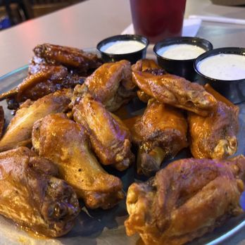 PLUCKERS WING BAR - CITYVIEW - Updated August 2024 - 102 Photos & 152 ...