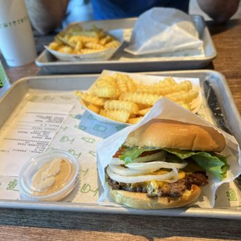 SHAKE SHACK ADDISON - Updated August 2025 - 105 Photos & 111 Reviews ...