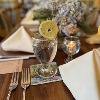 THE TREE HOUSE TAVERN & BISTRO - Updated March 2025 - 1834 Photos & 869 ...