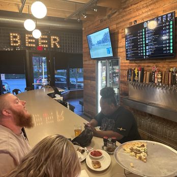 PIES & PINTS - LEXINGTON - Updated July 2024 - 434 Photos & 579 Reviews ...