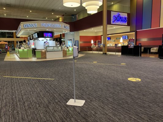 SHOWCASE CINEMA DE LUX LOWELL - Updated May 2025 - 63 Photos & 84 ...