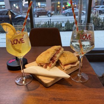 LIZZANO - Updated November 2025 - 91 Photos & 35 Reviews - 636 N Wells ...