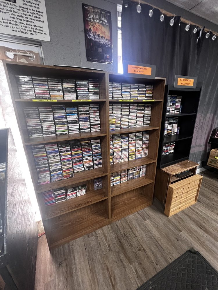 JANIE’S RECORD SHOP - Updated October 2025 - 25 Reviews - 1012 Bandera ...