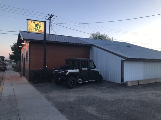 BIG TAP BAR & GRILL - Updated December 2025 - 12 Photos & 10 Reviews ...