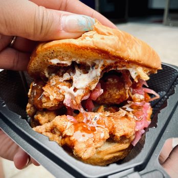 PARA HITA - Updated December 2025 - 120 Photos - 3608 Legion Dr ...