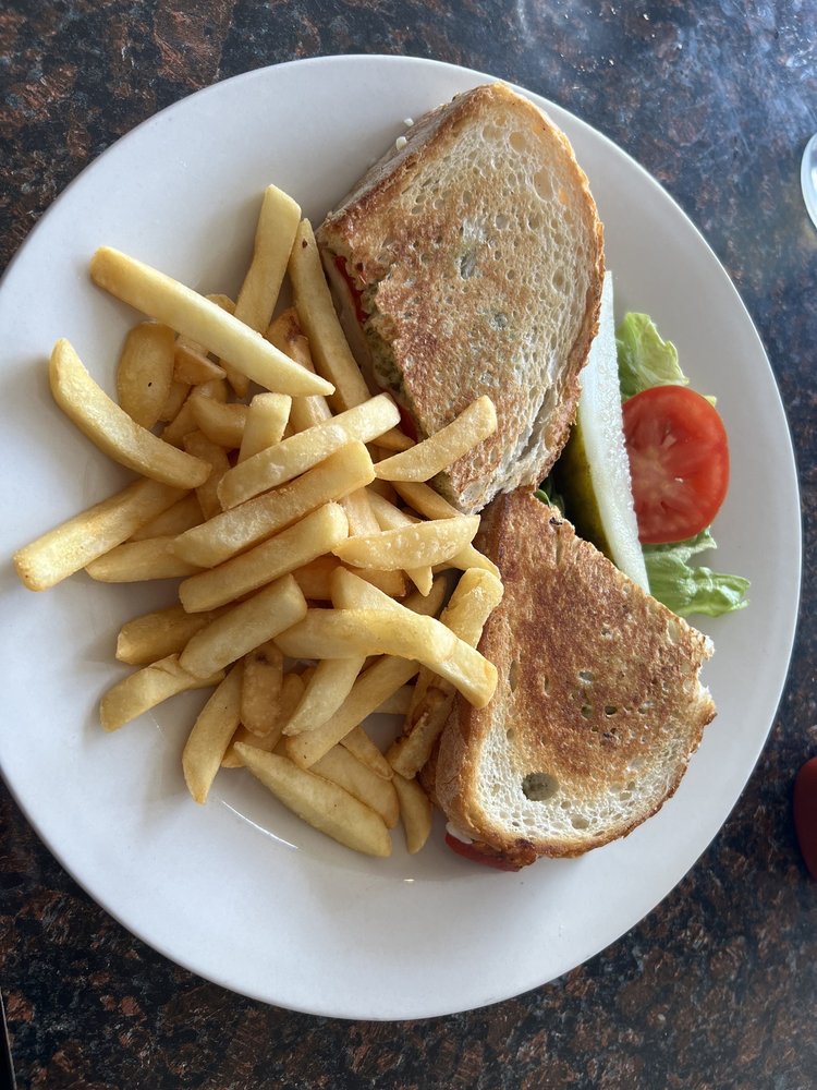 TWO PARTNERS FAMILY RESTAURANT - Updated July 2024 - 13 Photos & 18 ...