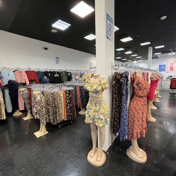 SUNELLI - Updated December 2025 - 10 Photos - 459 Brandon Town Center ...