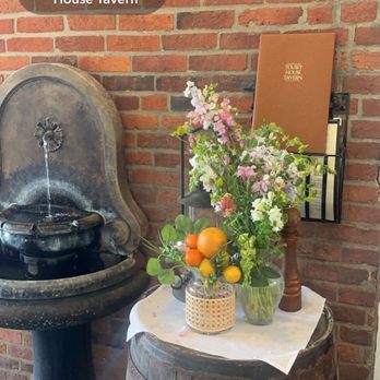 TOUSEY HOUSE TAVERN - Updated August 2024 - 273 Photos & 313 Reviews ...