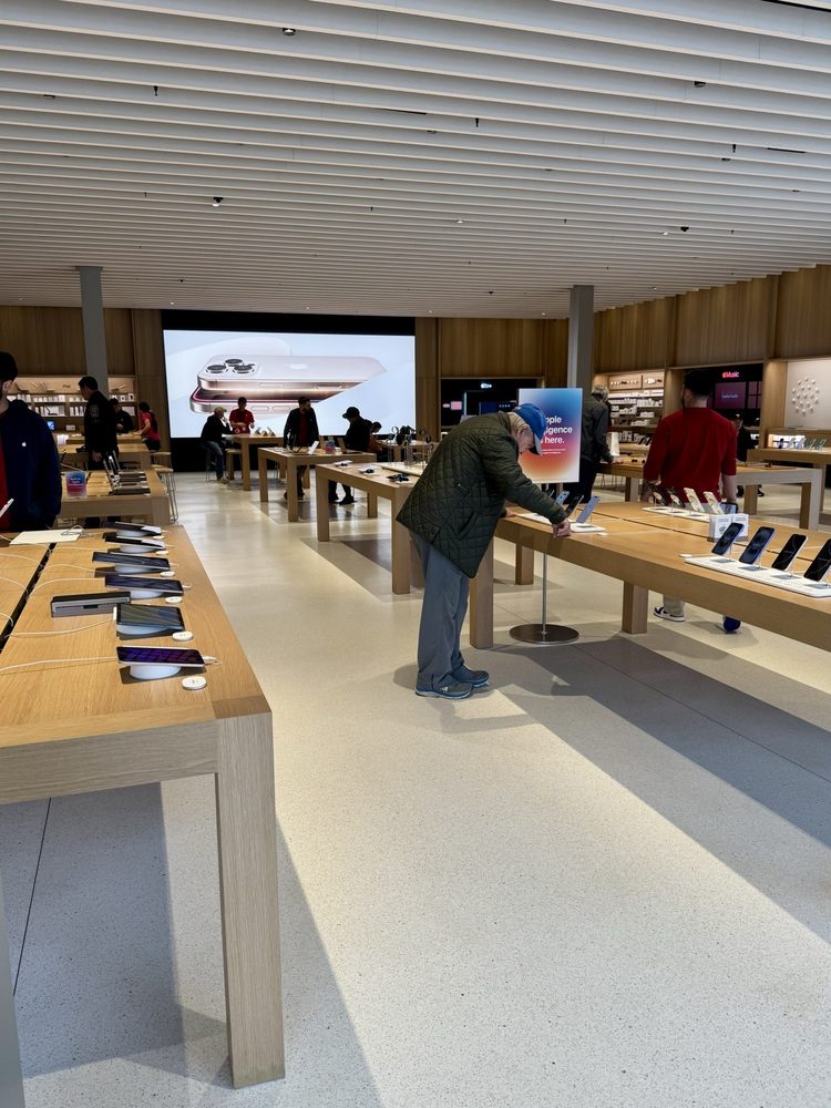 APPLE FAIRFAX CORNER - Updated December 2025 - 4221 Fairfax Corner E ...