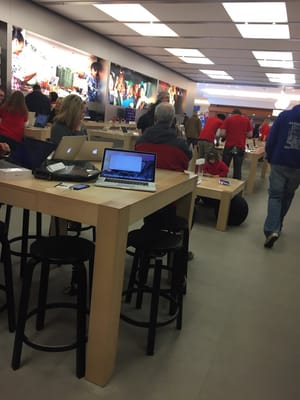 APPLE STORE - EDMONTON - Updated November 2025 - 66 Reviews - 5015 111 ...