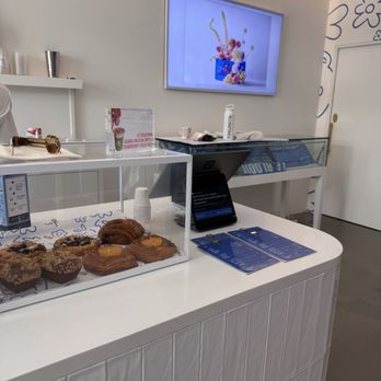 LE BLOOM - Updated December 2025 - 39 Photos & 19 Reviews - 4152 Travis ...