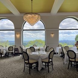 THE HIGHLAWN - Updated May 2025 - 573 Photos & 408 Reviews - 1 Crest Dr ...