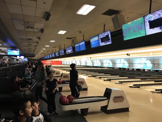 CLASSIC BOWL - 17 Photos & 21 Reviews - Bowling - 3055 Dundas Street W ...