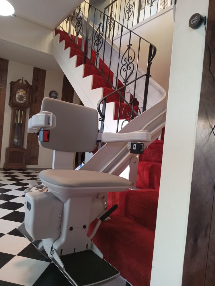 ESSENTIAL MOBILITY - Updated June 2024 - 24 Photos - 4558 Broad St, San ...