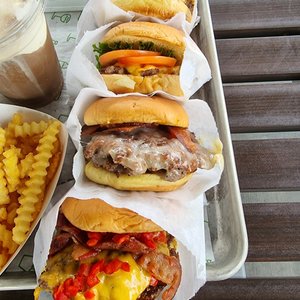 SHAKE SHACK - 329 Photos & 288 Reviews - 750 S Arroyo Pkwy, Pasadena ...