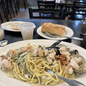 RANDAZZO’S CLAM BAR - Updated July 2024 - 1069 Photos & 766 Reviews ...