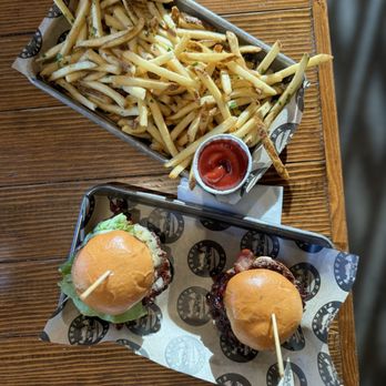 PDX SLIDERS - Updated August 2024 - 893 Photos & 1205 Reviews - 1605 SE ...