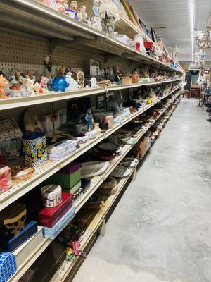 RAVENA BARN FLEA MARKET - Updated August 2025 - 10 Photos - 2532 Rte 9W ...