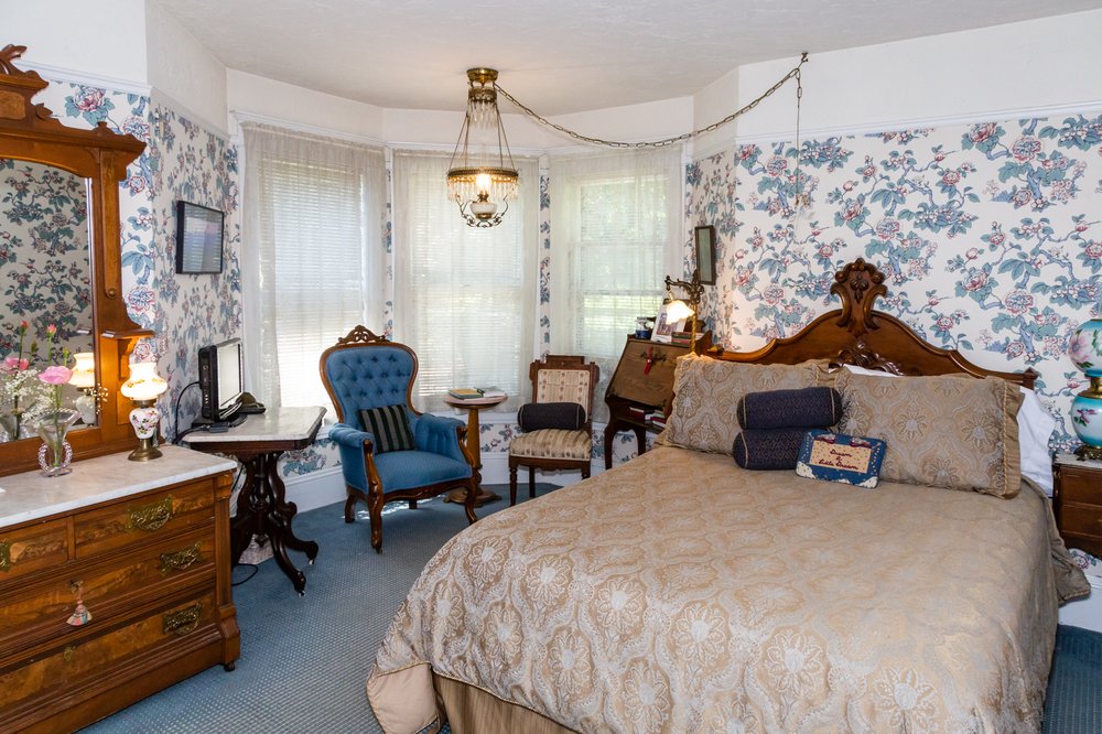 MILDRED’S BED & BREAKFAST - 26 Photos & 12 Reviews - 1202 15th Ave E ...