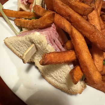 THE OASIS BAR AND GRILL - Updated November 2024 - 84 Photos & 188 ...