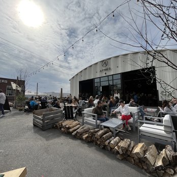 APRÈS - Updated July 2024 - 117 Photos & 40 Reviews - 148 Anderson St ...