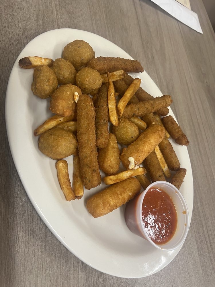 SAM’S KITCHEN - Updated June 2025 - 50 S Main St, Halifax, Virginia ...