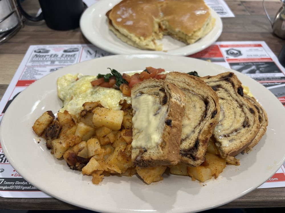 MAPLE AVE DINER - Updated April 2025 - 2 Maple Ave, Rutland ...