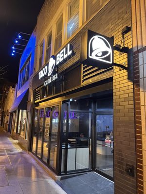 TACO BELL CANTINA - Updated July 2025 - 10 Photos - 5245 N Clark St ...