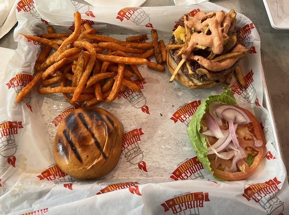 BURGER TOWN - CAGUAS - Updated May 2025 - 12 Photos - C. Acosta 54 ...