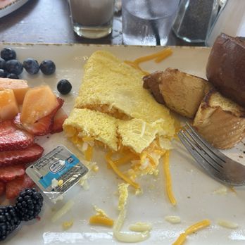 MADRES BRUNCH - Updated May 2024 - 413 Photos & 335 Reviews - 2099 E ...