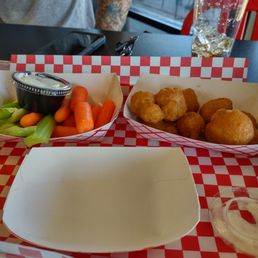 CD’S WINGS - WESTMINSTER - Updated August 2025 - 213 Photos & 479 ...