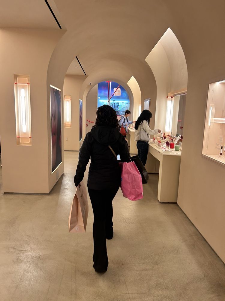 GLOSSIER NYC - Updated December 2025 - 95 Photos & 24 Reviews - 72 ...