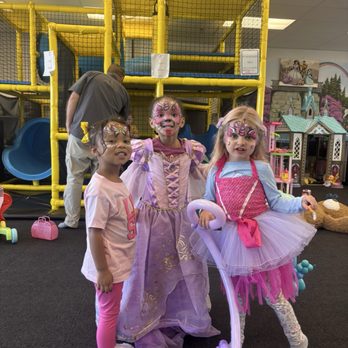 VIP FAMILY INDOOR PLAY & MORE - Updated July 2025 - 73 Photos & 29 ...