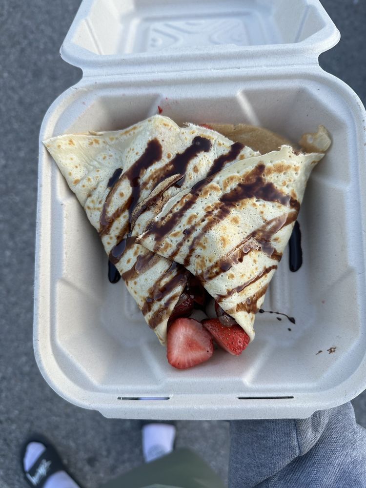 CREPE GUY AT HOLLYWOOD FARMER’S MARKET - Updated July 2025 - Ivar ...
