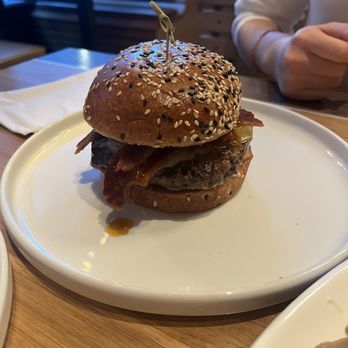 GORDON RAMSAY BURGER - Updated July 2025 - 1200 Photos & 775 Reviews ...