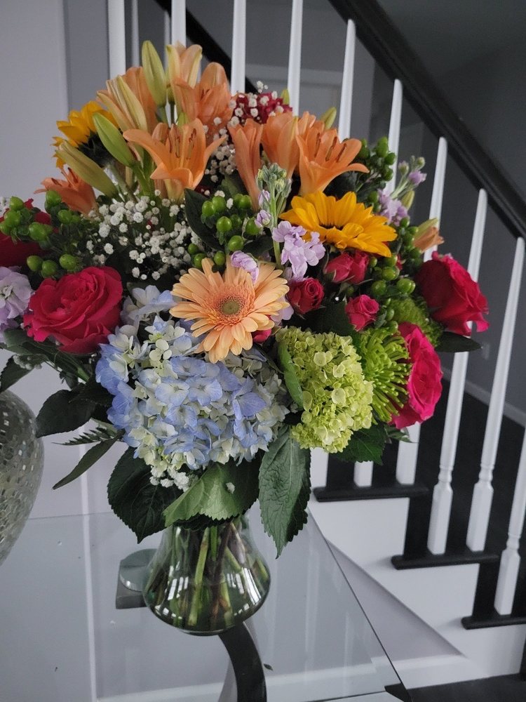 LINDEN FLORISTS - 15 Photos & 12 Reviews - 211 S Wellwood Ave ...