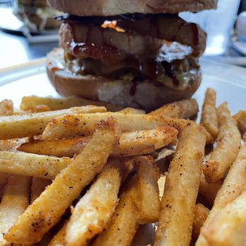 PORTLAND BURGER - Updated June 2024 - 894 Photos & 676 Reviews - 304 SW ...