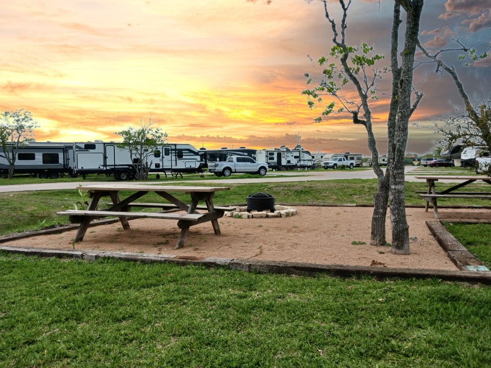 BAY RV PARK - Updated December 2025 - 12 Photos & 10 Reviews - 2322 FM ...