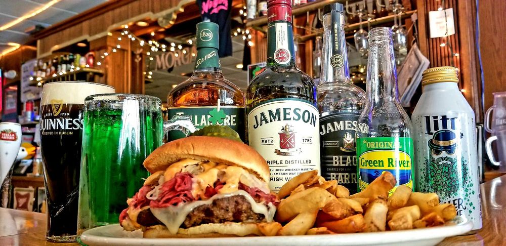 MORGAN’S BAR & GRILL - 36 Photos & 67 Reviews - Pizza - 532 N Milwaukee ...