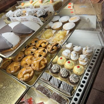 EAGLE ROCK ITALIAN BAKERY & DELI - Updated August 2025 - 1000 Photos ...