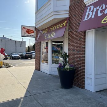 4TH STREET CAFE - Updated August 2025 - 104 Photos & 48 Reviews - 26 W ...